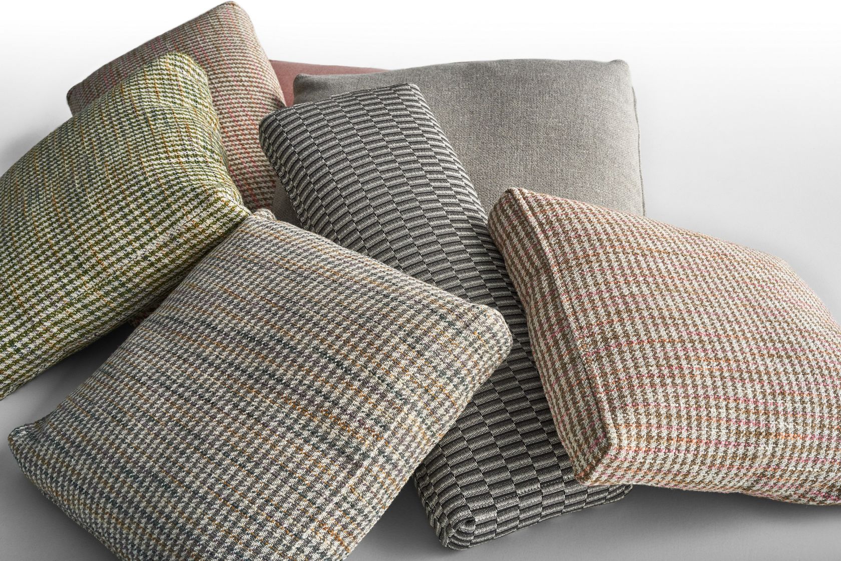 COSY Fabric sofa By MDF Italia | design Francesco Rota