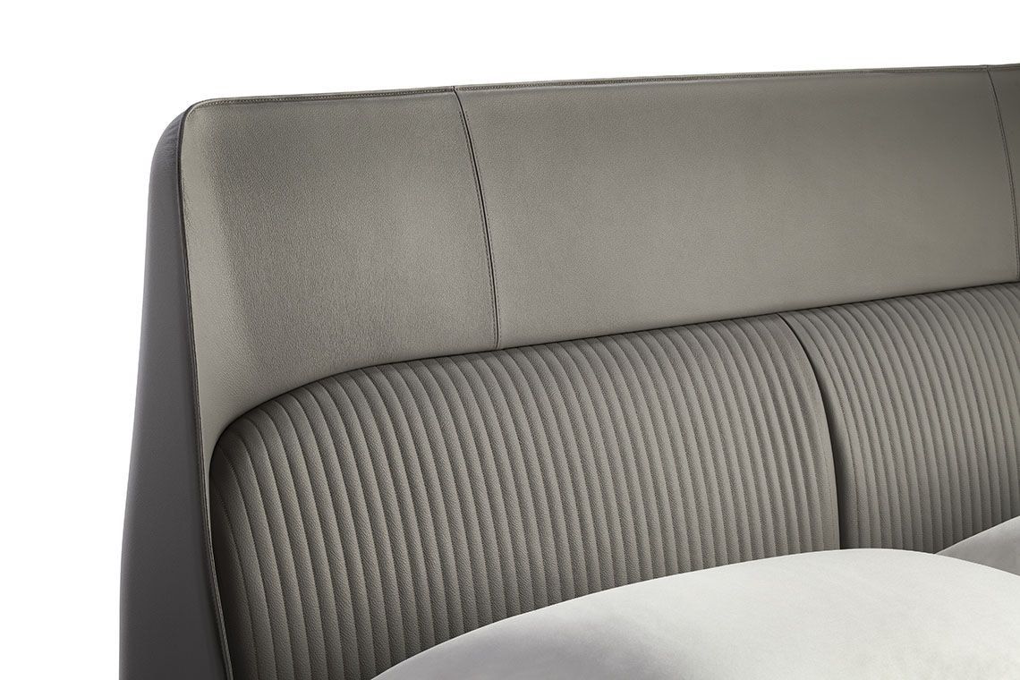 COUPÈ DE LUXE Bed By Poltrona Frau | design GamFratesi
