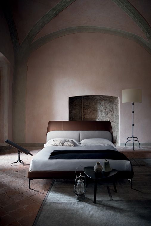 COUPÉ Bed By Poltrona Frau | design GamFratesi