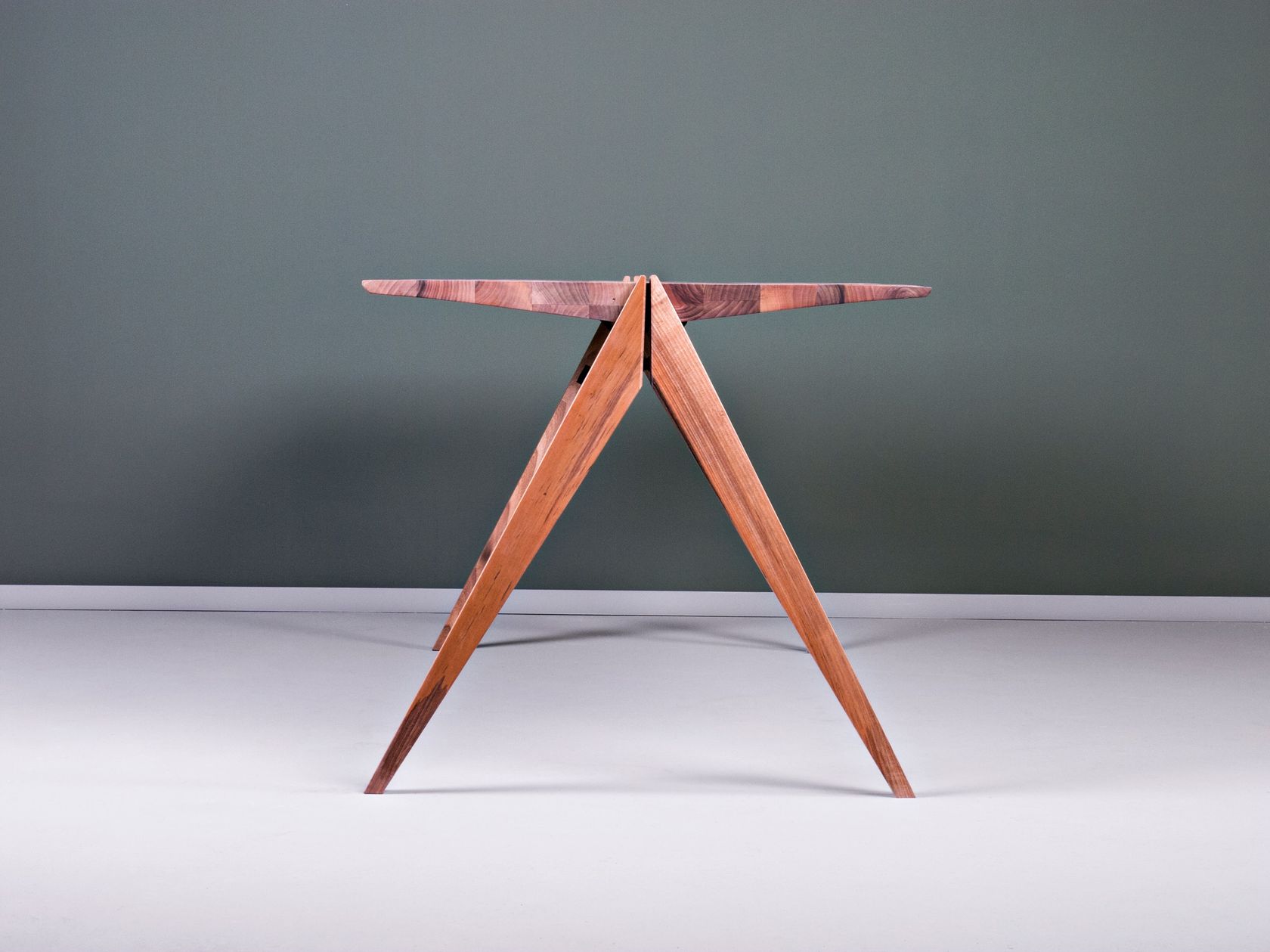 CROCODILE | Table Crocodile Collection By HOOKL und STOOL design ...