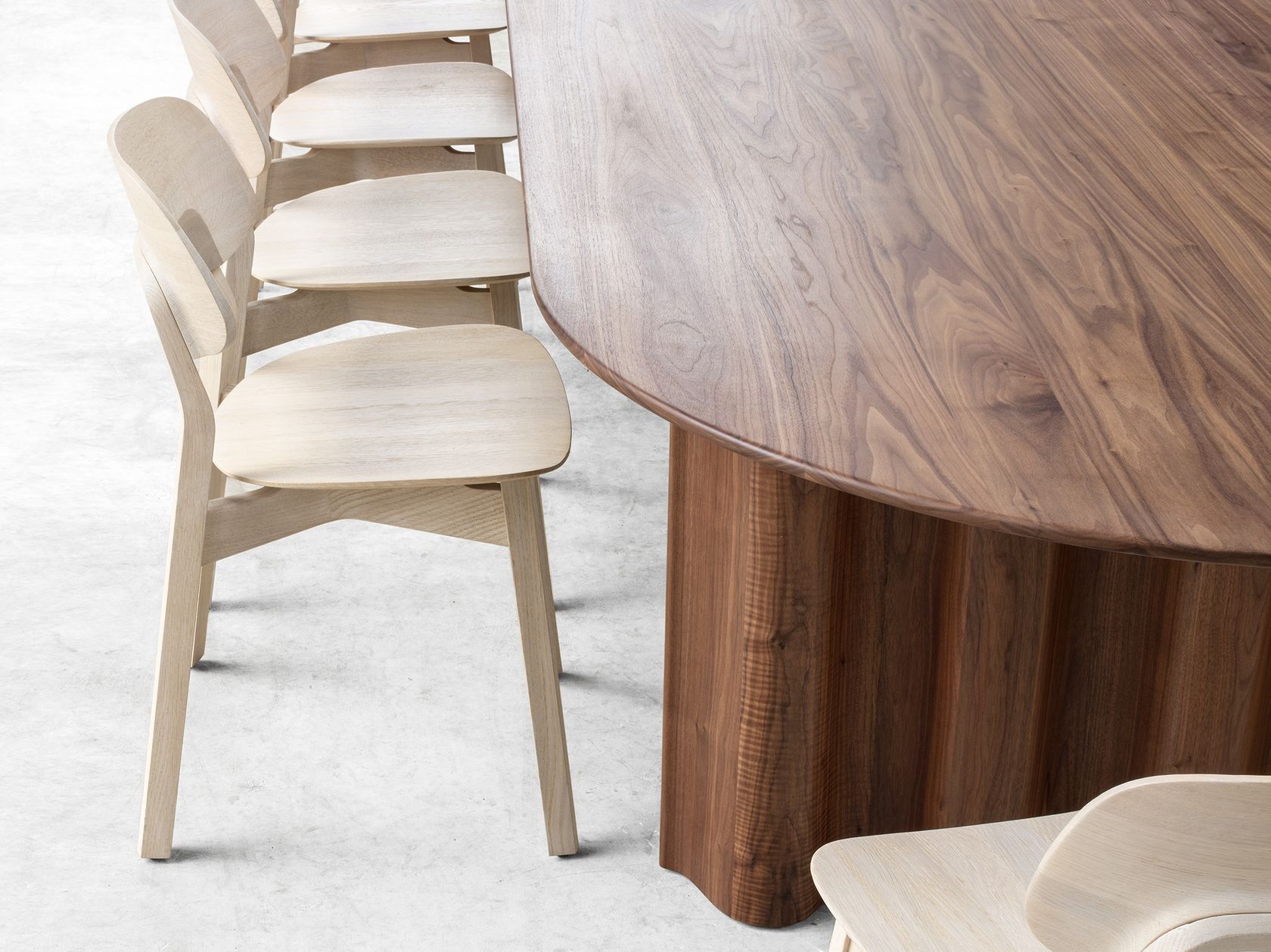 CURTAIN | Table ovale By ZEITRAUM design Läufer + Keichel