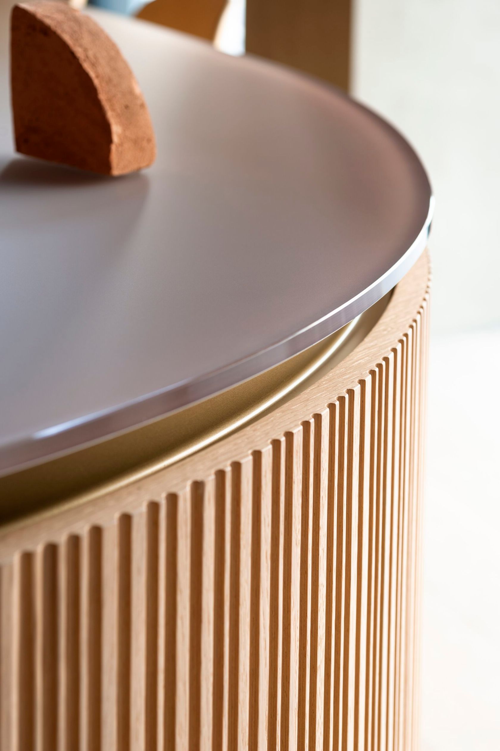 TANGRAM WITH ‘L’ GRIP EDGE Wooden fitted kitchen By Cesar