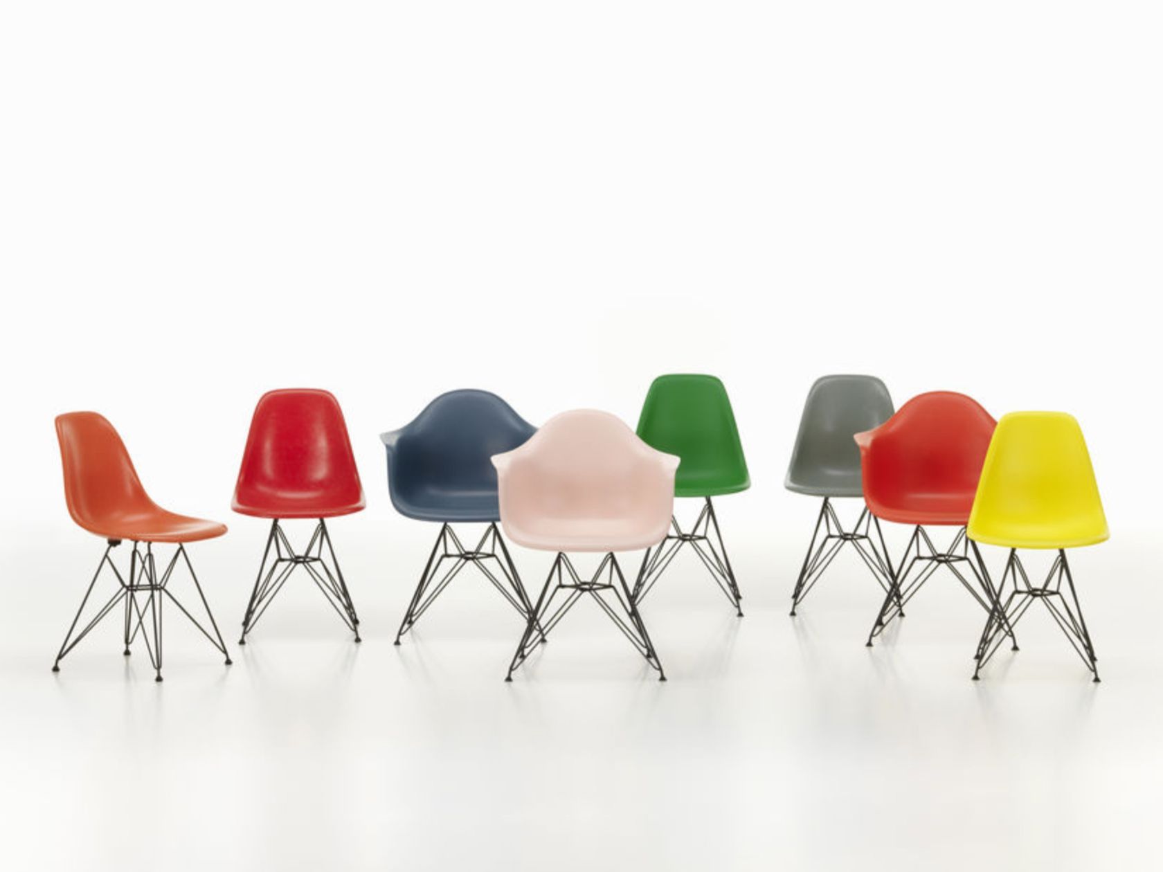 DAR Polypropylene chair with armrests By Vitra | design Charles & Ray Eames