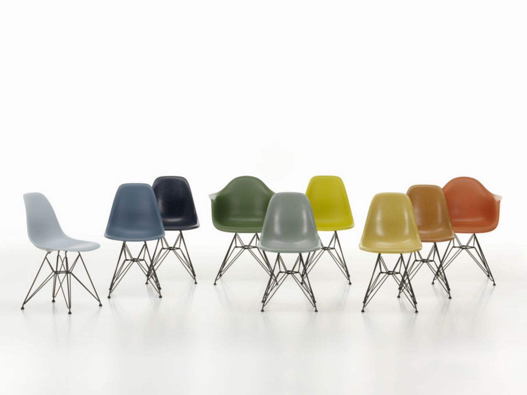 DAR Polypropylene chair with armrests By Vitra | design Charles & Ray Eames