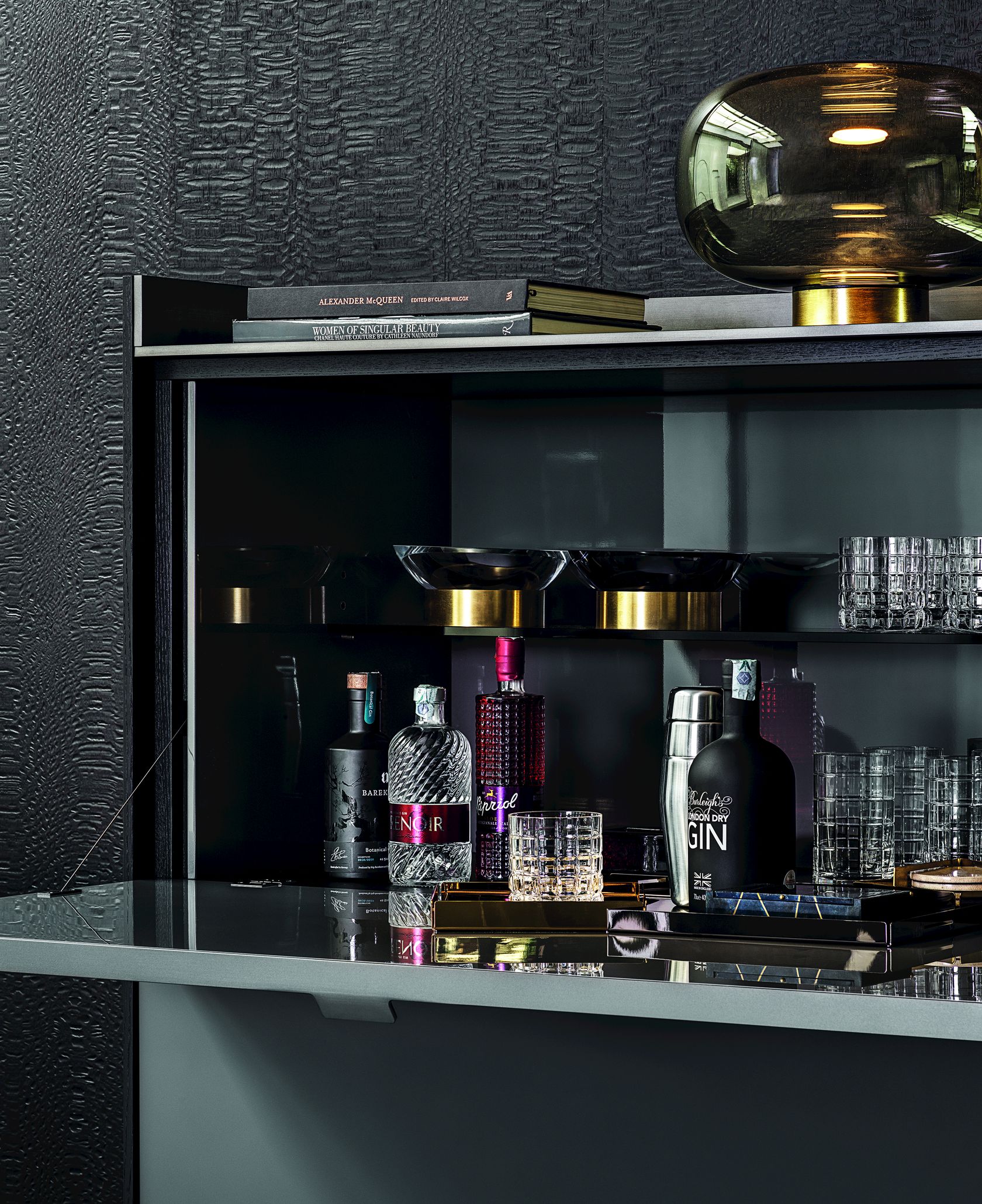 DARREN Wooden bar cabinet By Minotti | design Rodolfo Dordoni