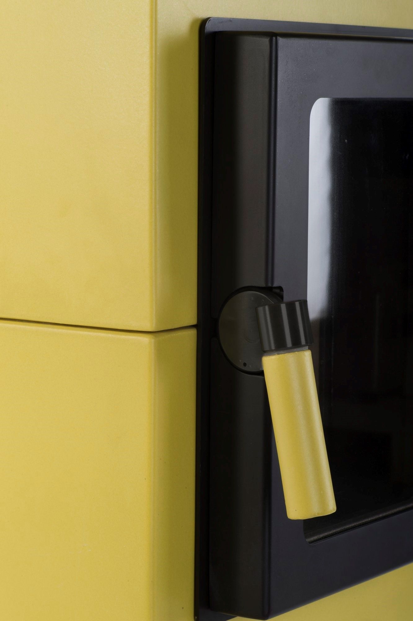 DINAMICA QUADRA Wood-burning ceramic stove By LA CASTELLAMONTE