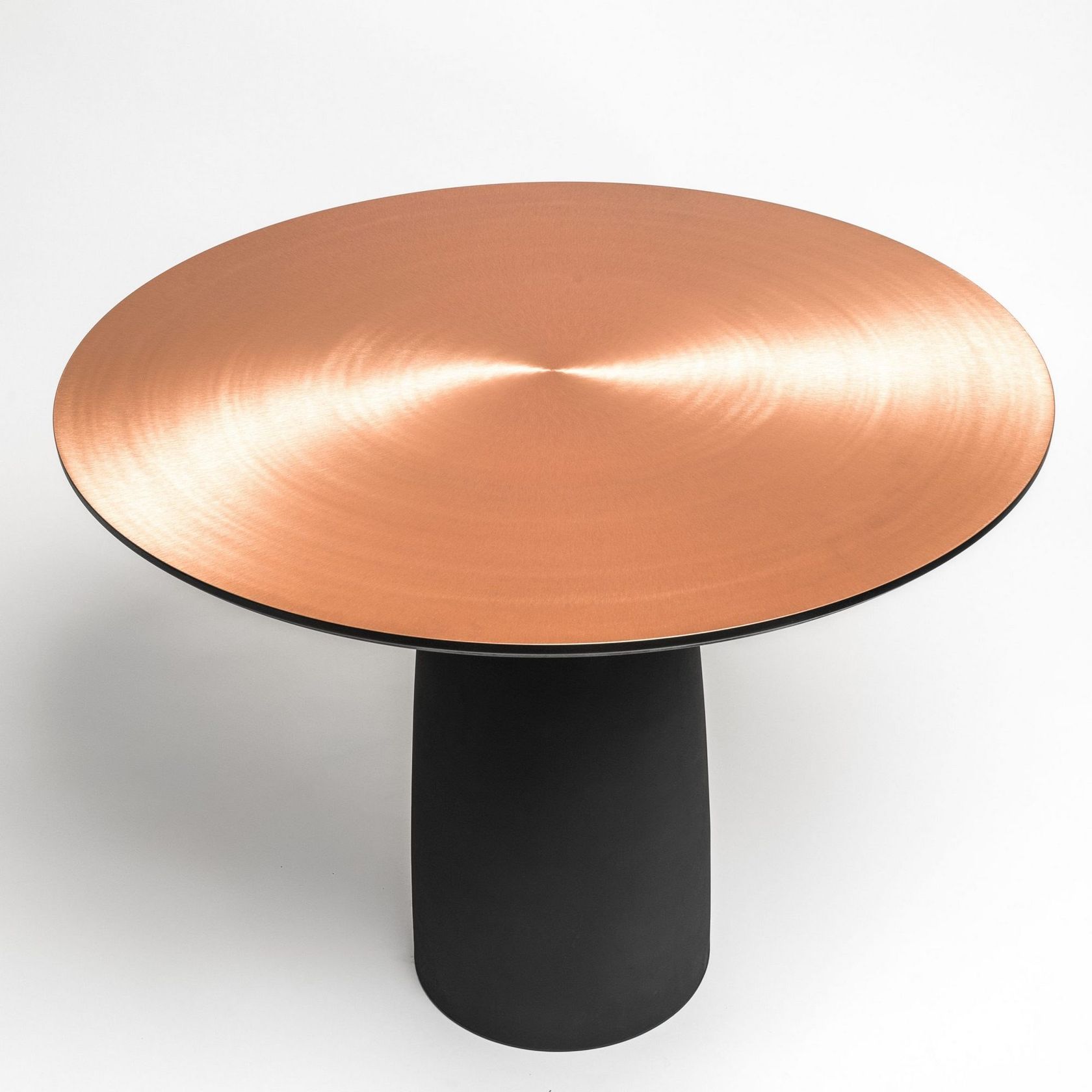 Round table with brushed copper top DINING TABLE 7 Brushed Collection ...