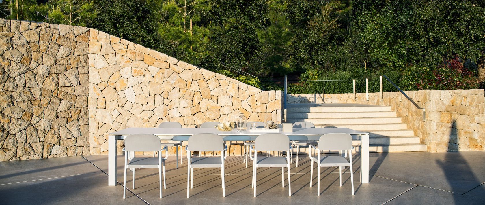 DOLMEN | Table By Varaschin