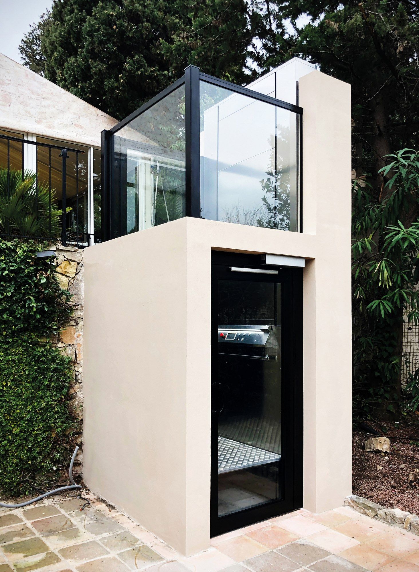 DOMOFLEX 2 OUTDOOR Electric outdoor house lift By AREALIFT