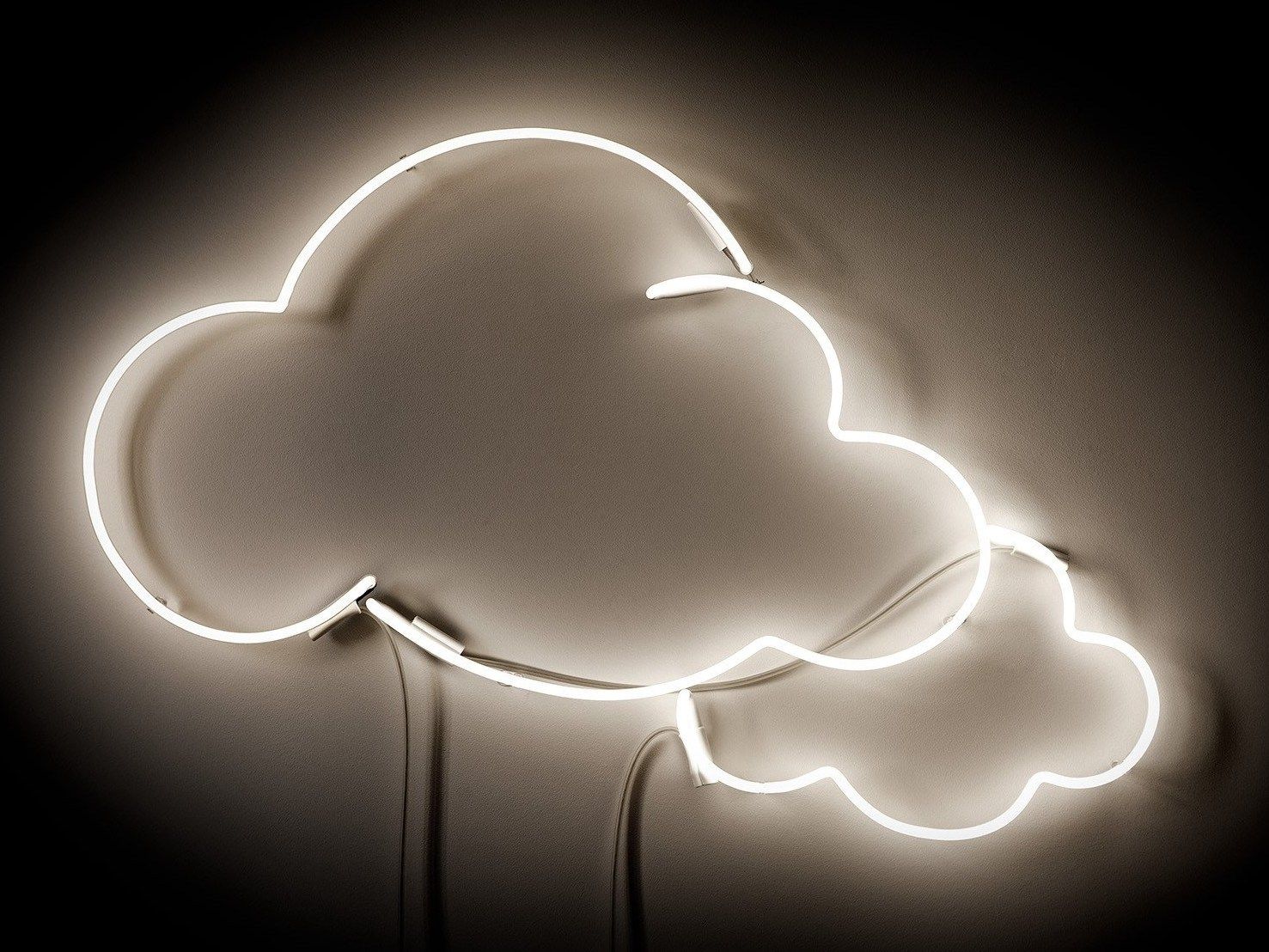 Wall-mounted neon light installation DREAMS By sygns design Lilly ...