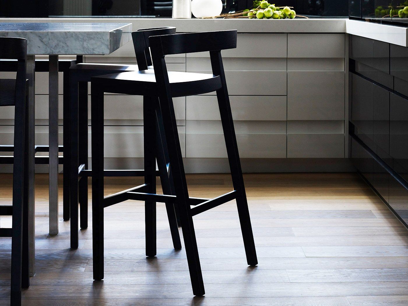 DRIVE High ash stool with back By Bedont | design Lorenz+Kaz