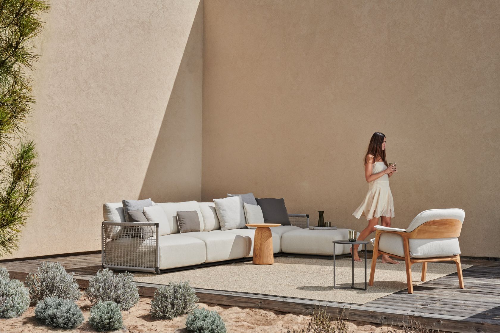 DUNES Round teak garden side table By TRIBÙ