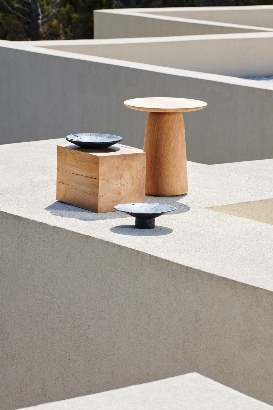 DUNES Low round teak garden side table By TRIBÙ