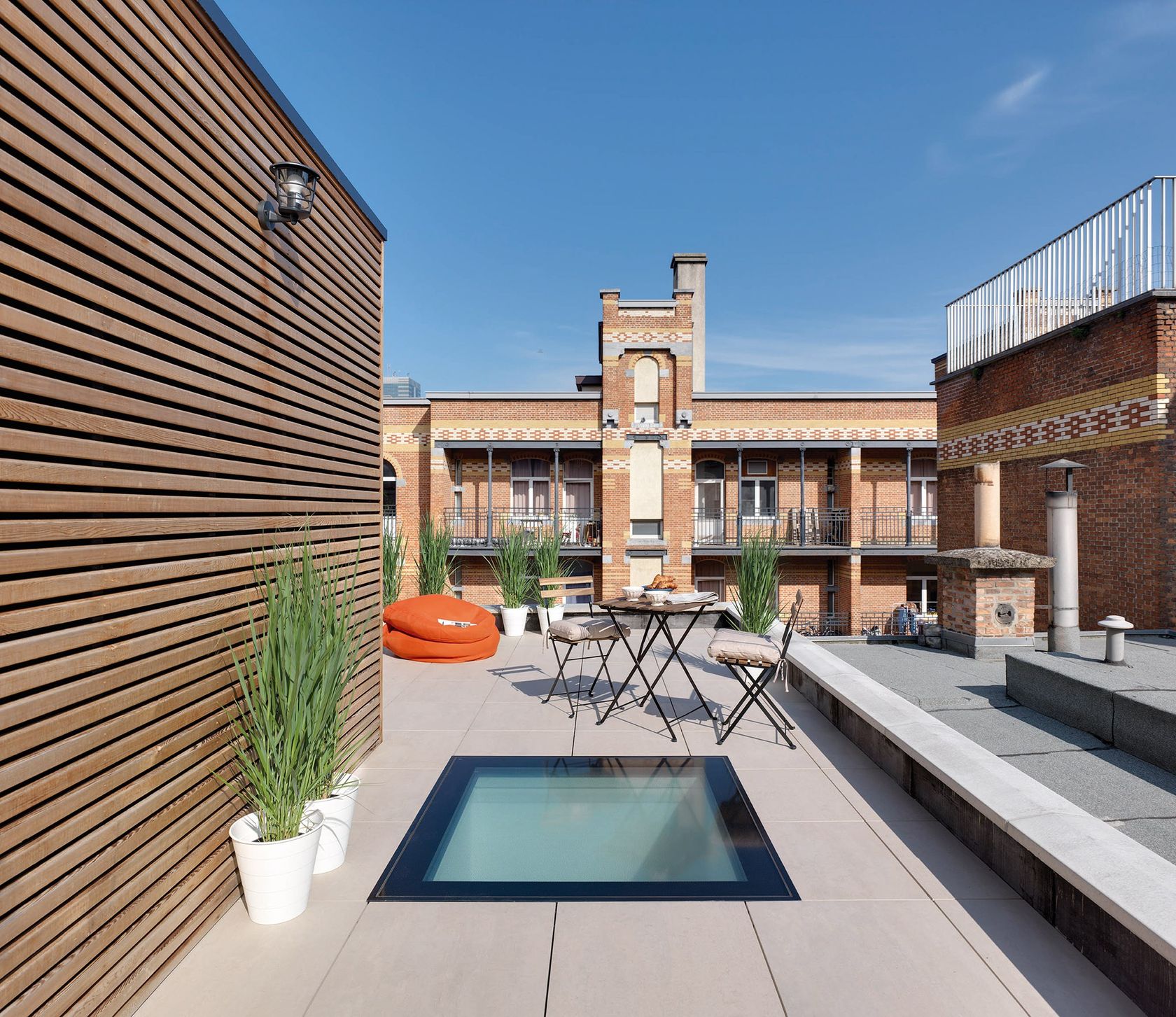 Walkable PVC roof window DXW By Fakro