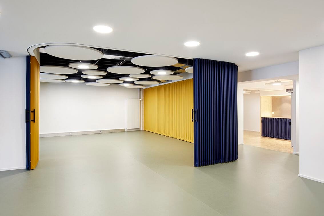 Curved track door Textile door By Dooor