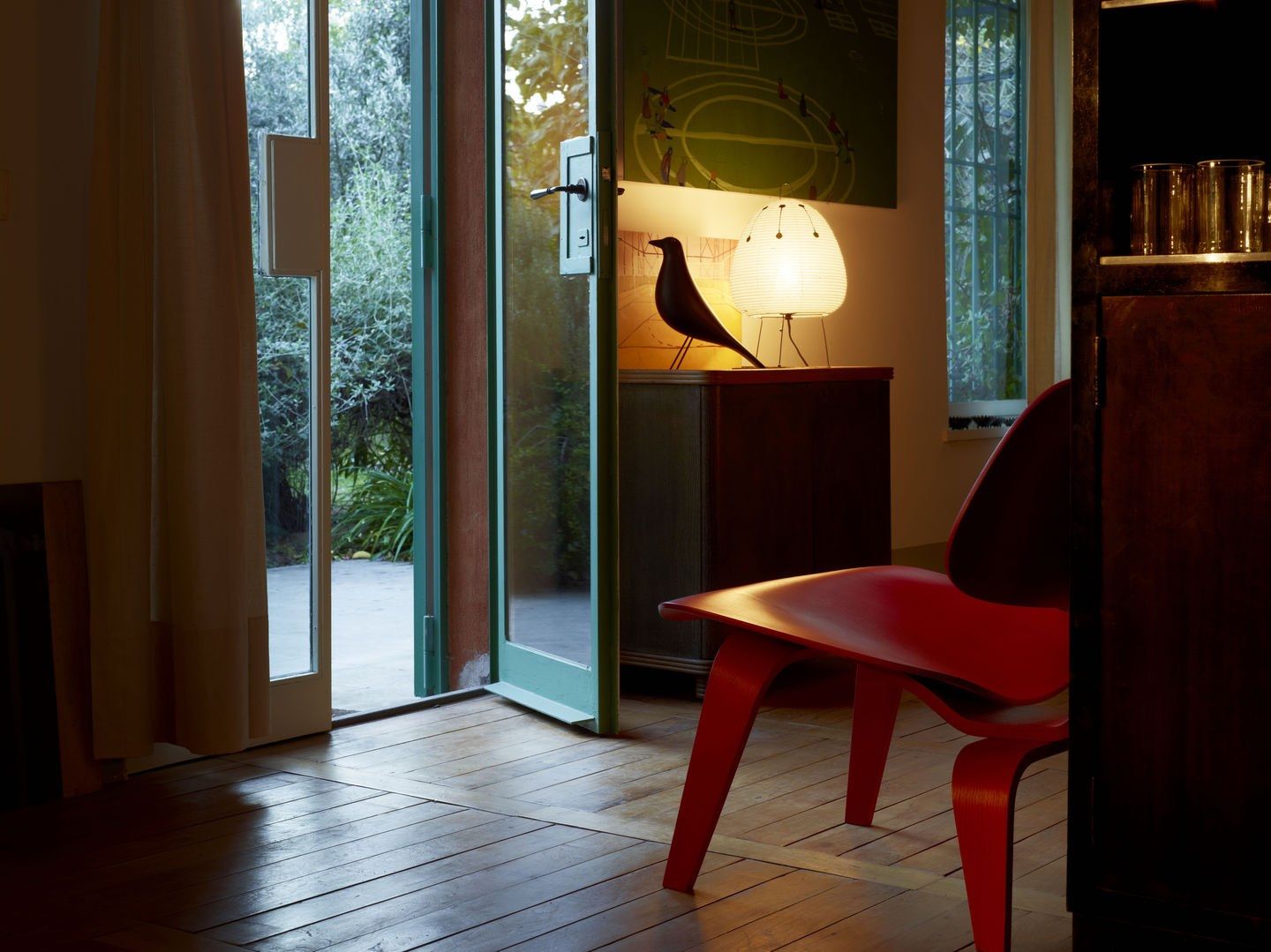 EAMES HOUSE BIRD Escultura de madera By Vitra diseño Charles & Ray Eames