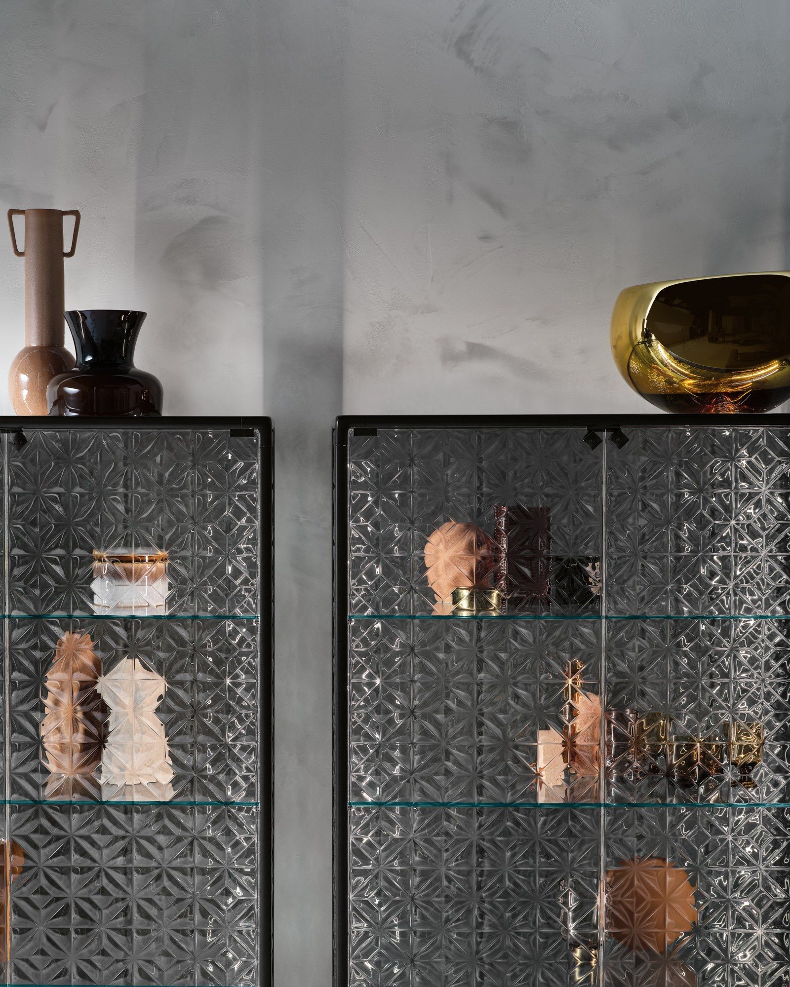 ECHO Vitrine en aluminium et verre By Fiam Italia | design Marcel Wanders