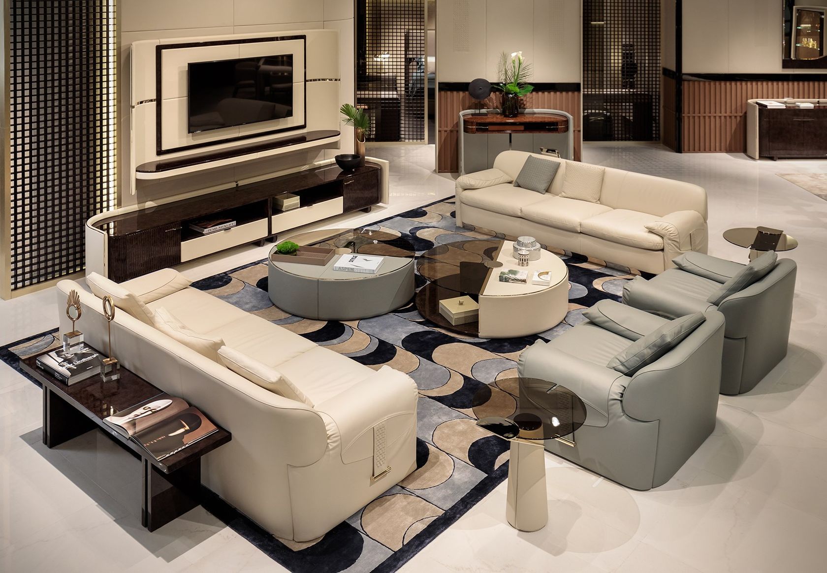 ECLIPSE Leather armchair with armrests By Turri | design Andrea Bonini