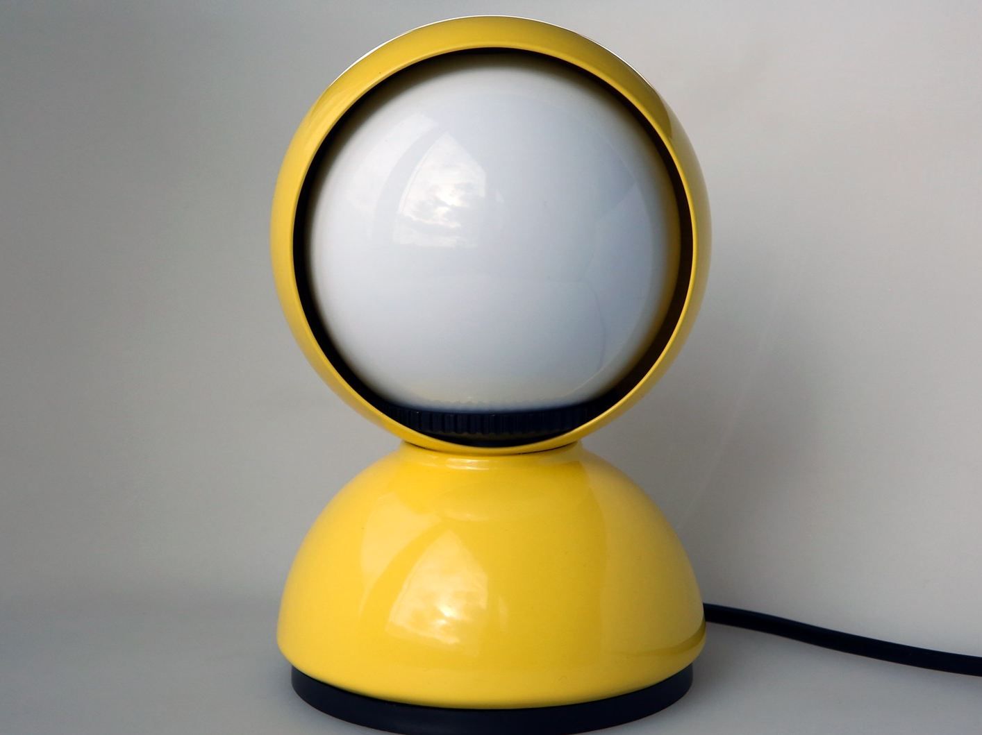 ECLISSE Archiproducts Limited Edition table lamp By Artemide