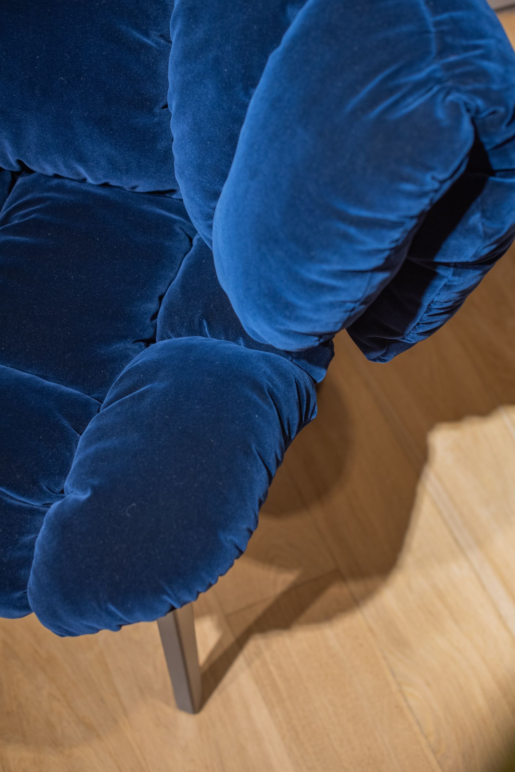 EDRA - BLUE VELVET Upholstered chair with armrests By In Stock | design ...