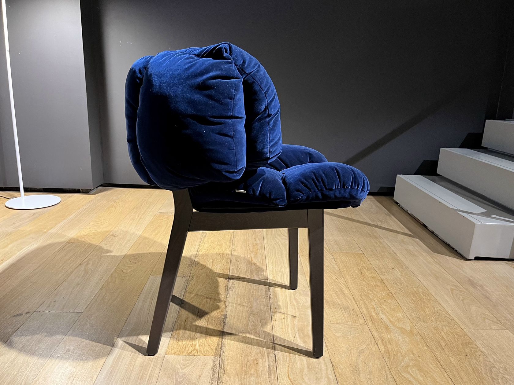 EDRA - BLUE VELVET 椅子 By In Stock | design Estudio Campana