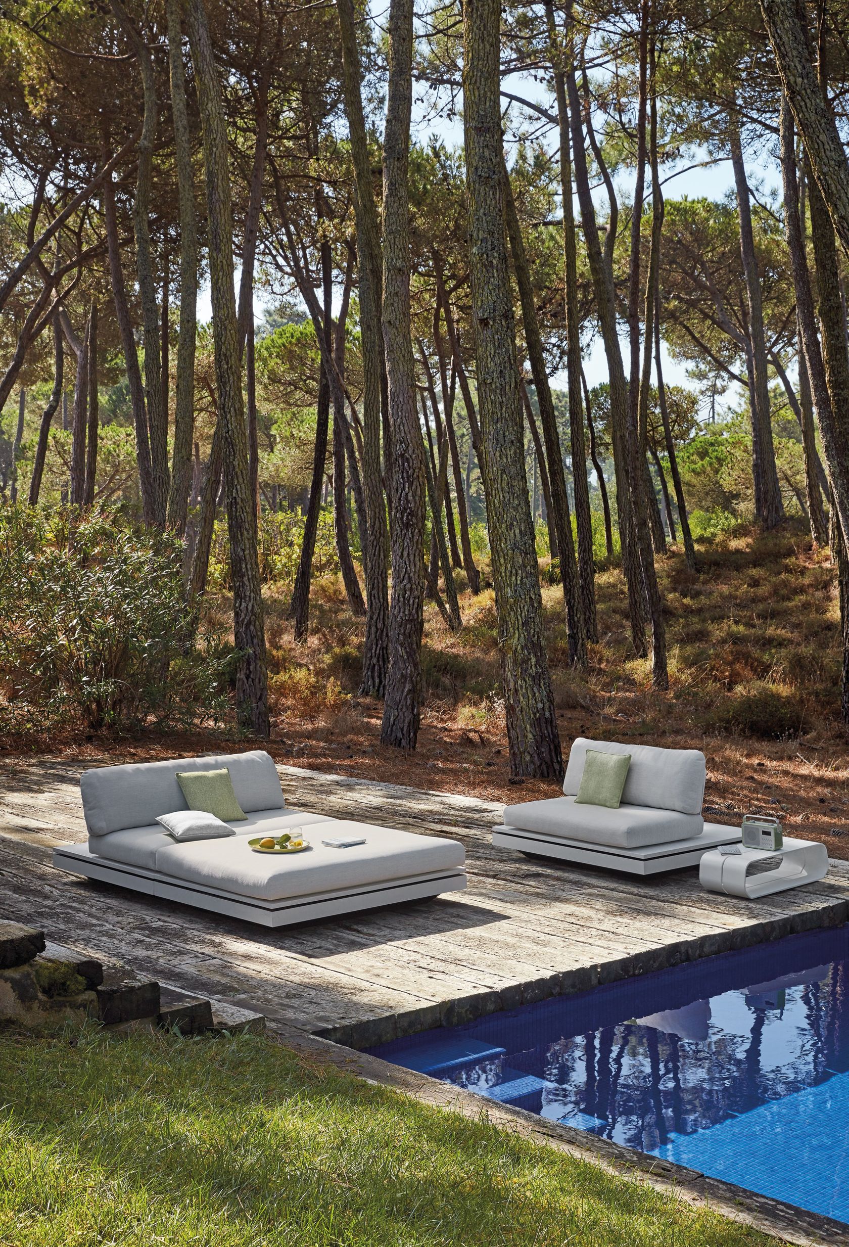 ELEMENTS | Modular sofa By MANUTTI design Gerd Couckhuyt