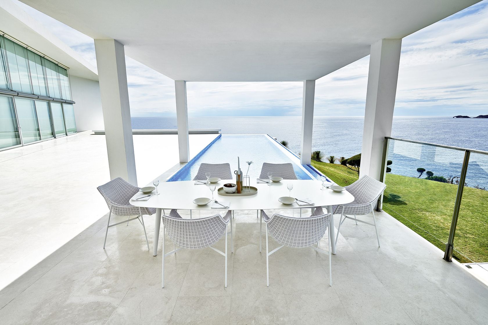 Elliptical garden table ELLISSE By Varaschin