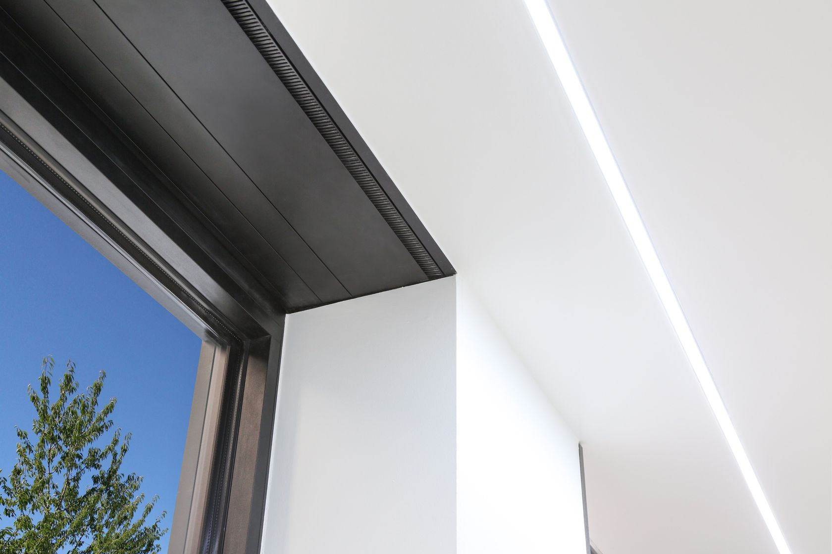 ENDURA® TWIST Ventilation system for aluminum windows By RENSON