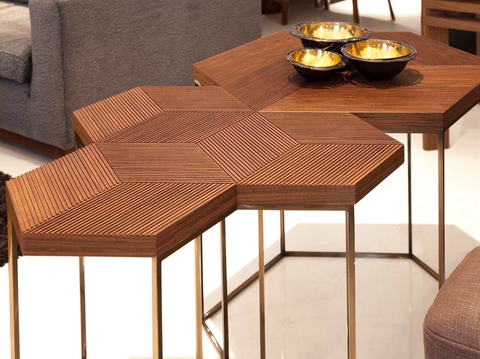 Hexagonal walnut coffee table ESAGONO By Mobi design Rasit Karaaslan