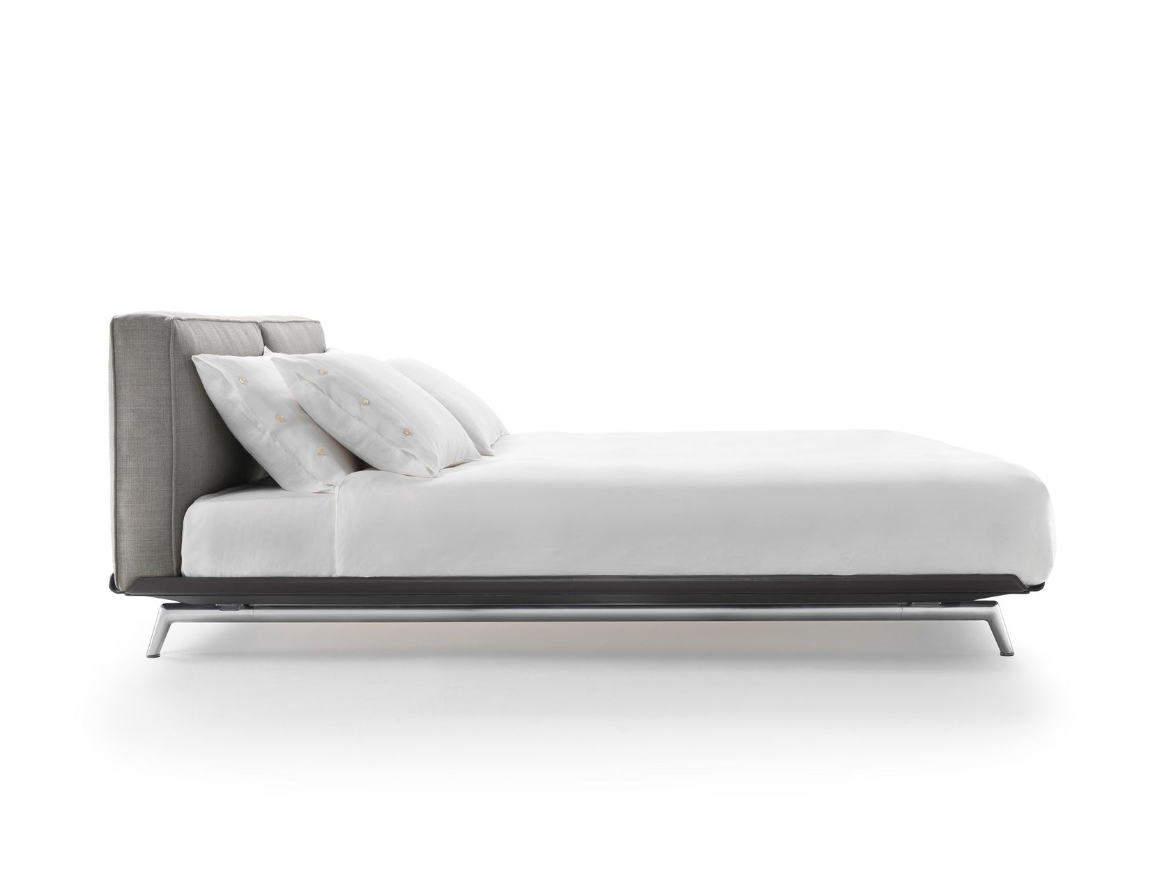 ESTE | Bed By Flexform design Antonio Citterio