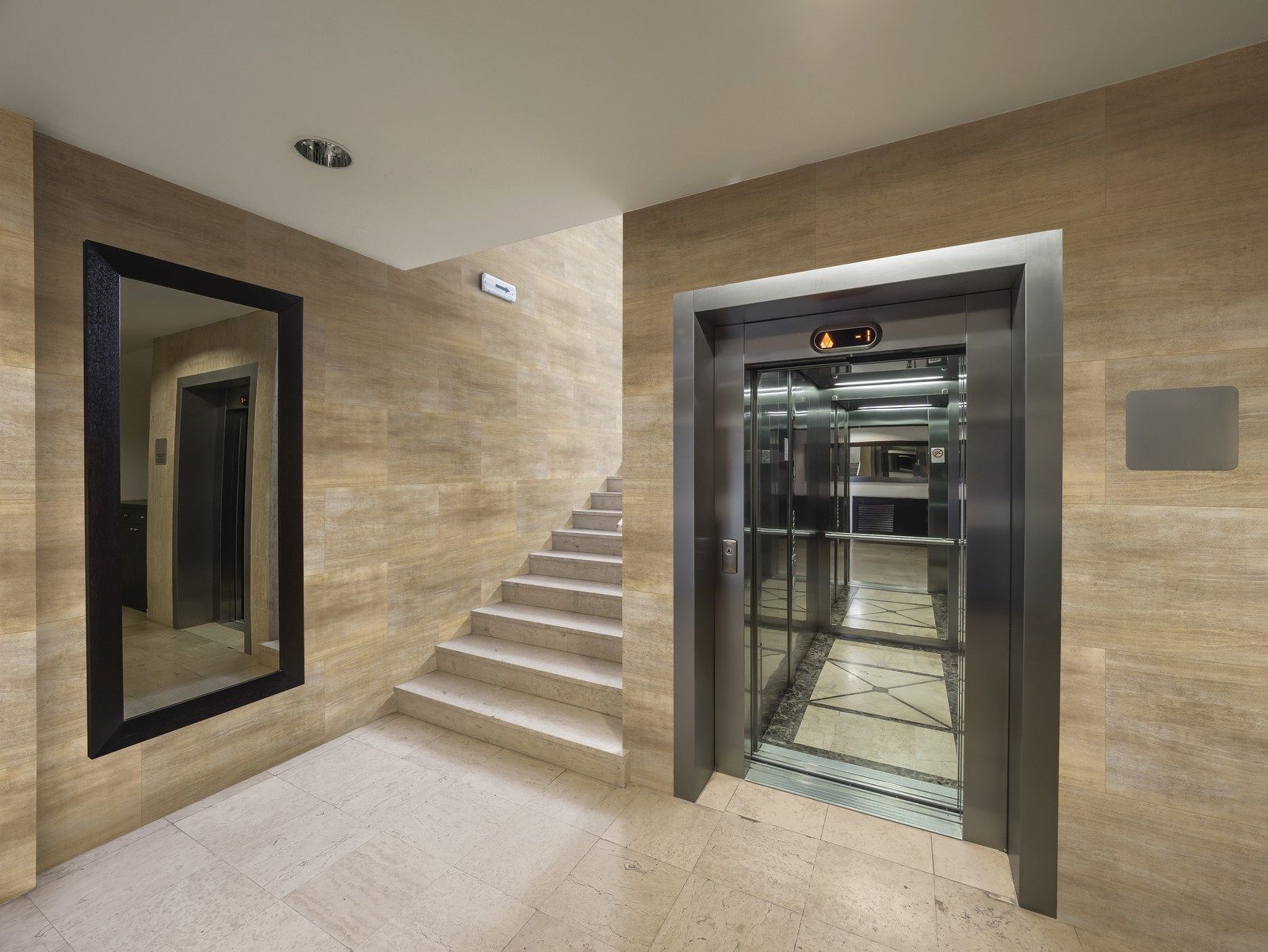 EVOLUTION VERTICAL | Wall tiles with stone effect By Virag