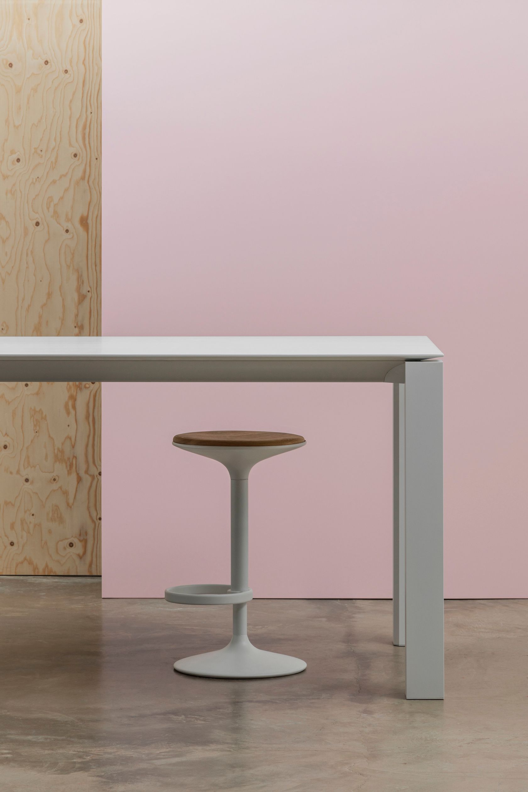 EXTRA HIGH TABLE ME 01146 Rectangular oak high table By Andreu World