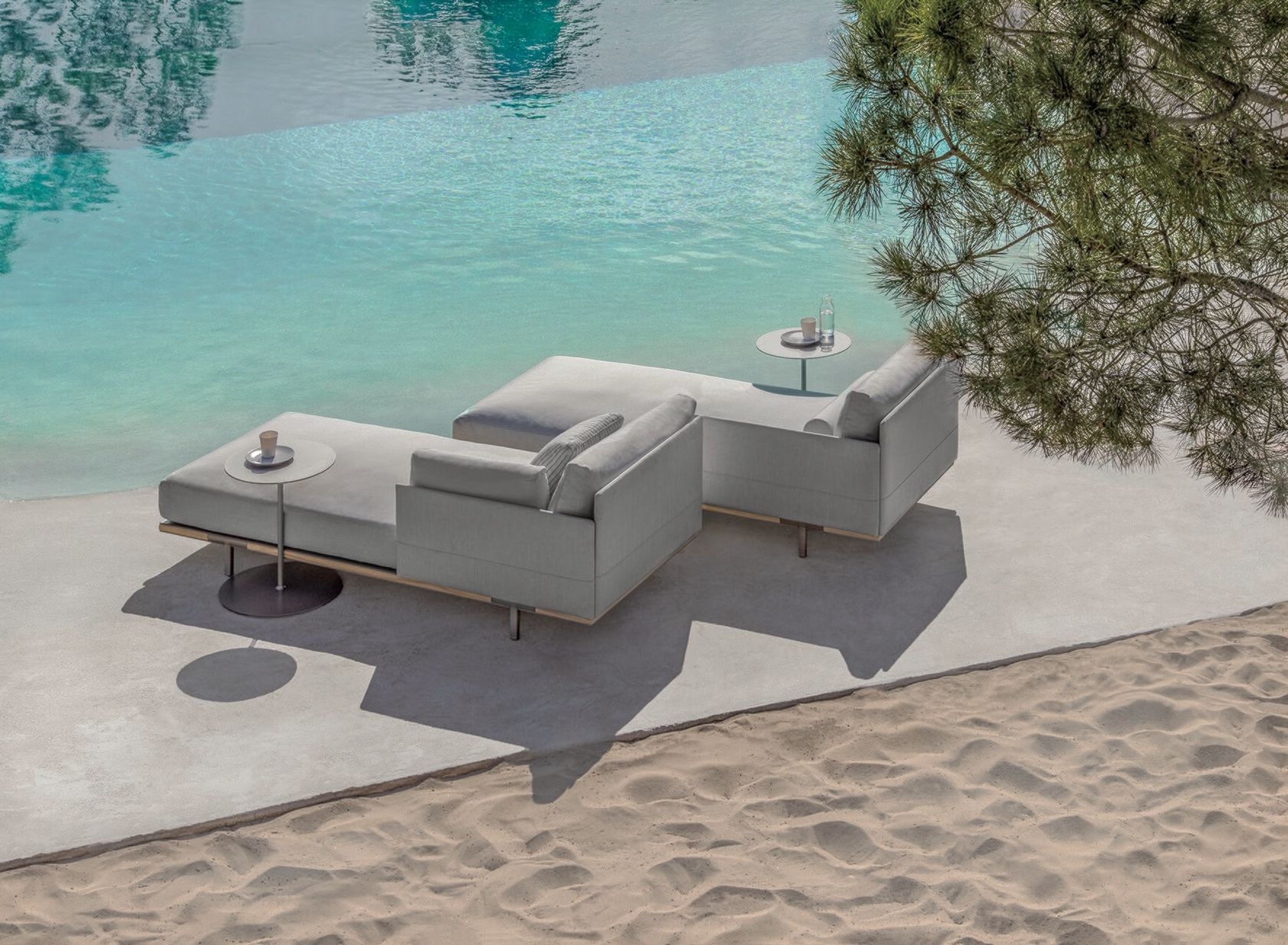 BAIA Fabric Garden daybed By Ethimo | design Christophe Pillet