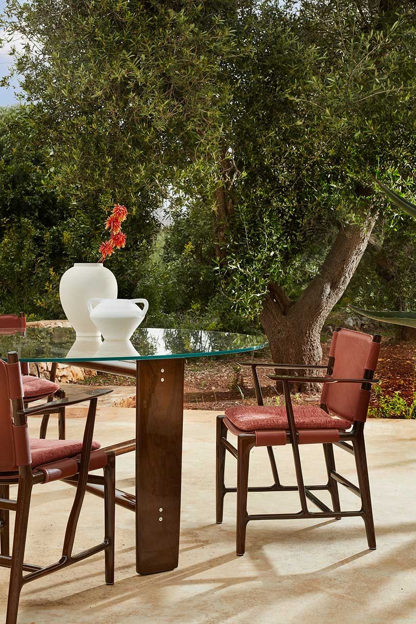 LEVANTE Mahogany and leather garden chair with armrests By Exteta