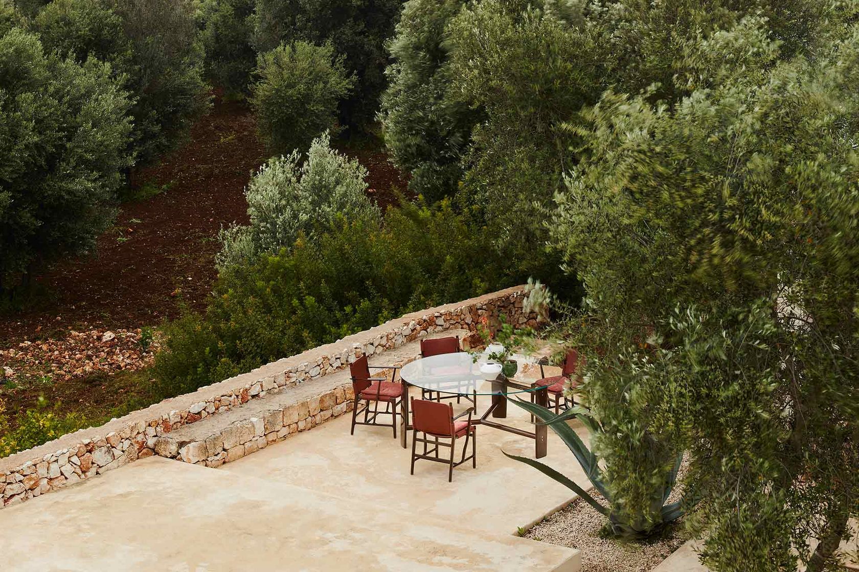 LEVANTE Mahogany and leather garden chair with armrests By Exteta