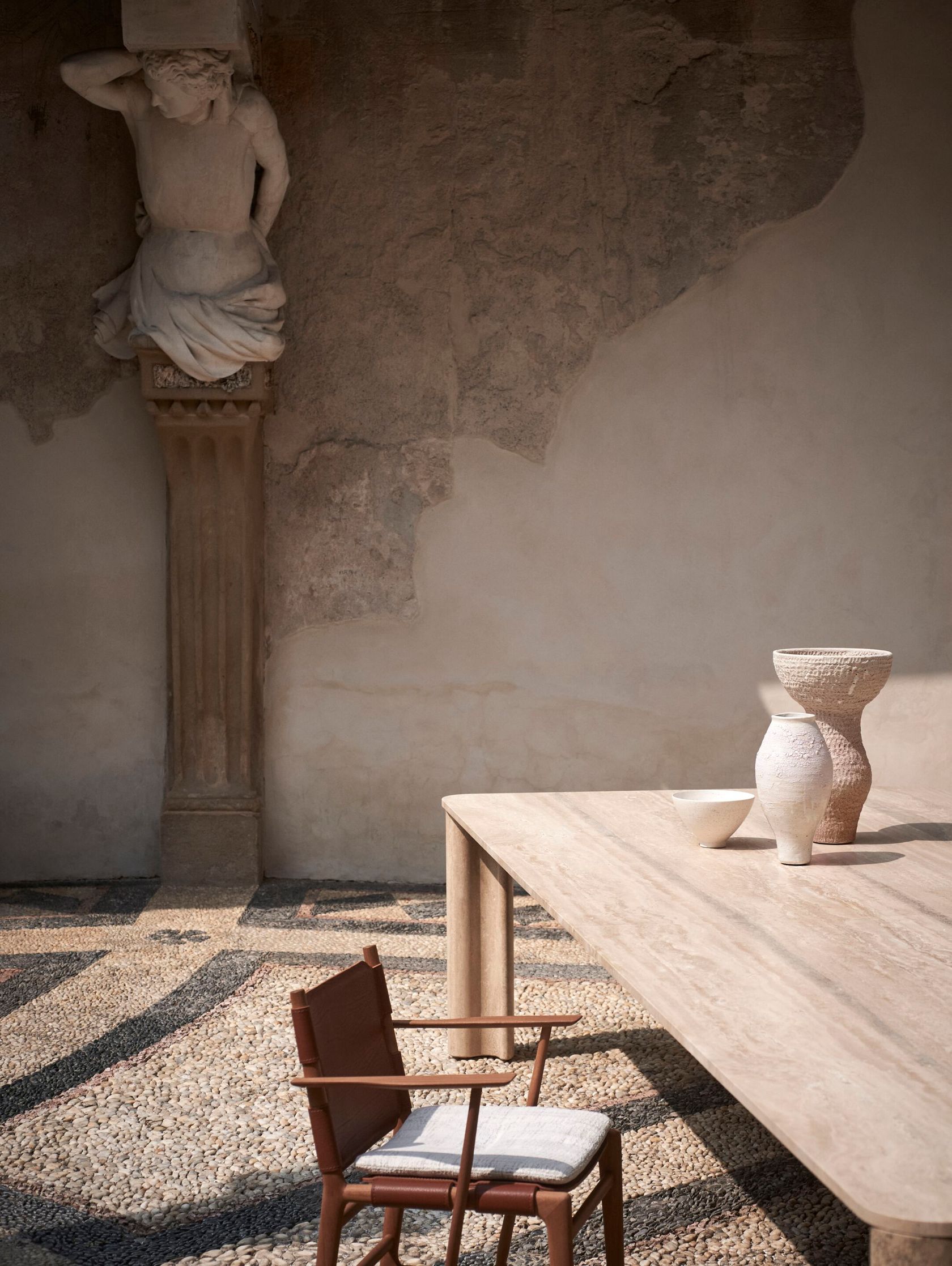 LEVANTE Mahogany and leather garden chair with armrests By Exteta