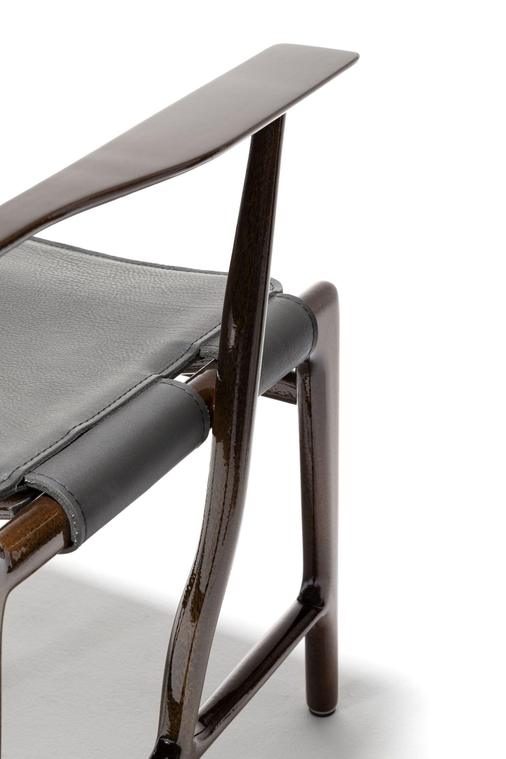 LEVANTE Mahogany and leather garden chair with armrests By Exteta