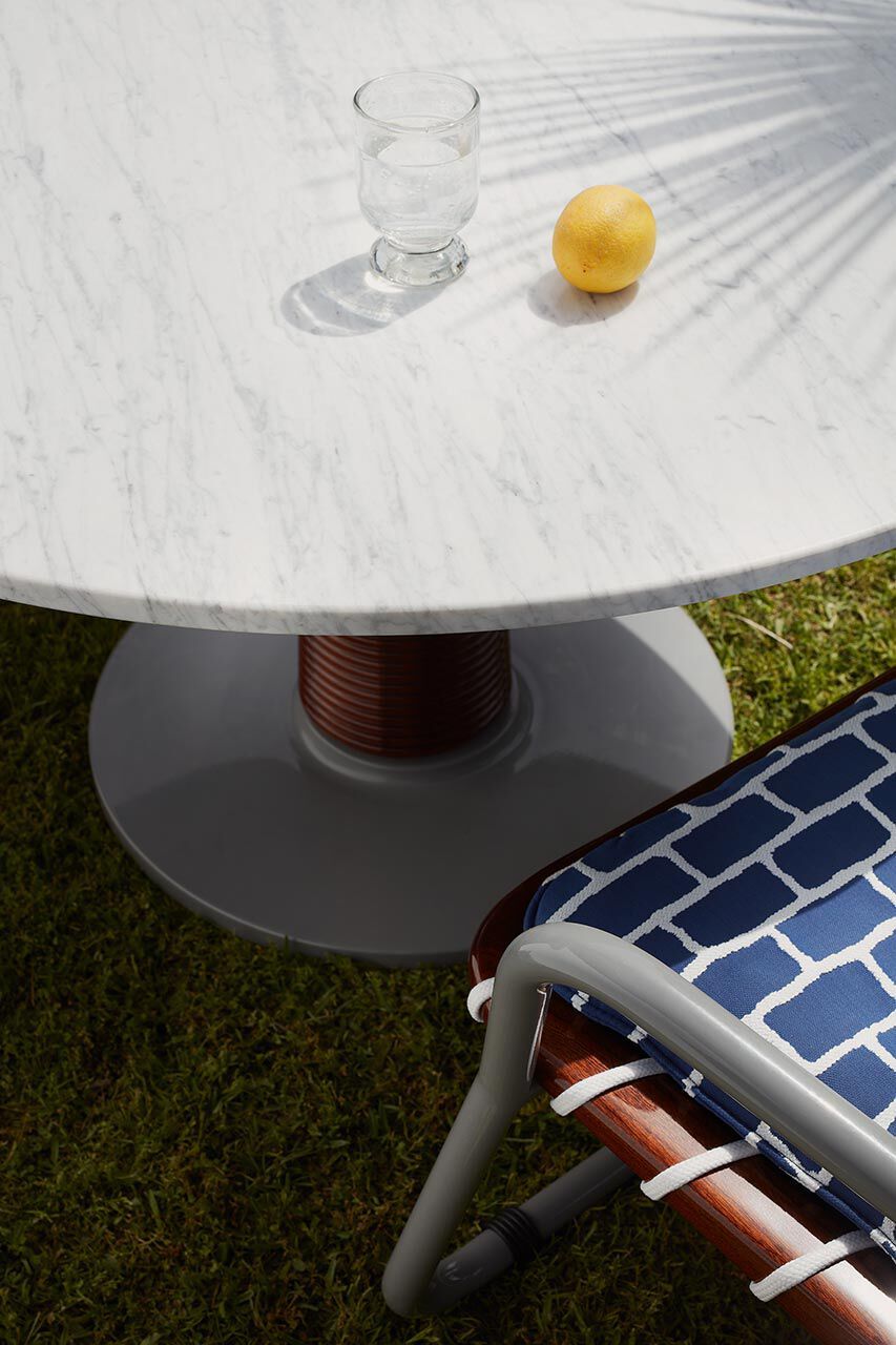 SUNSET Round marble and mahogany garden table By Exteta