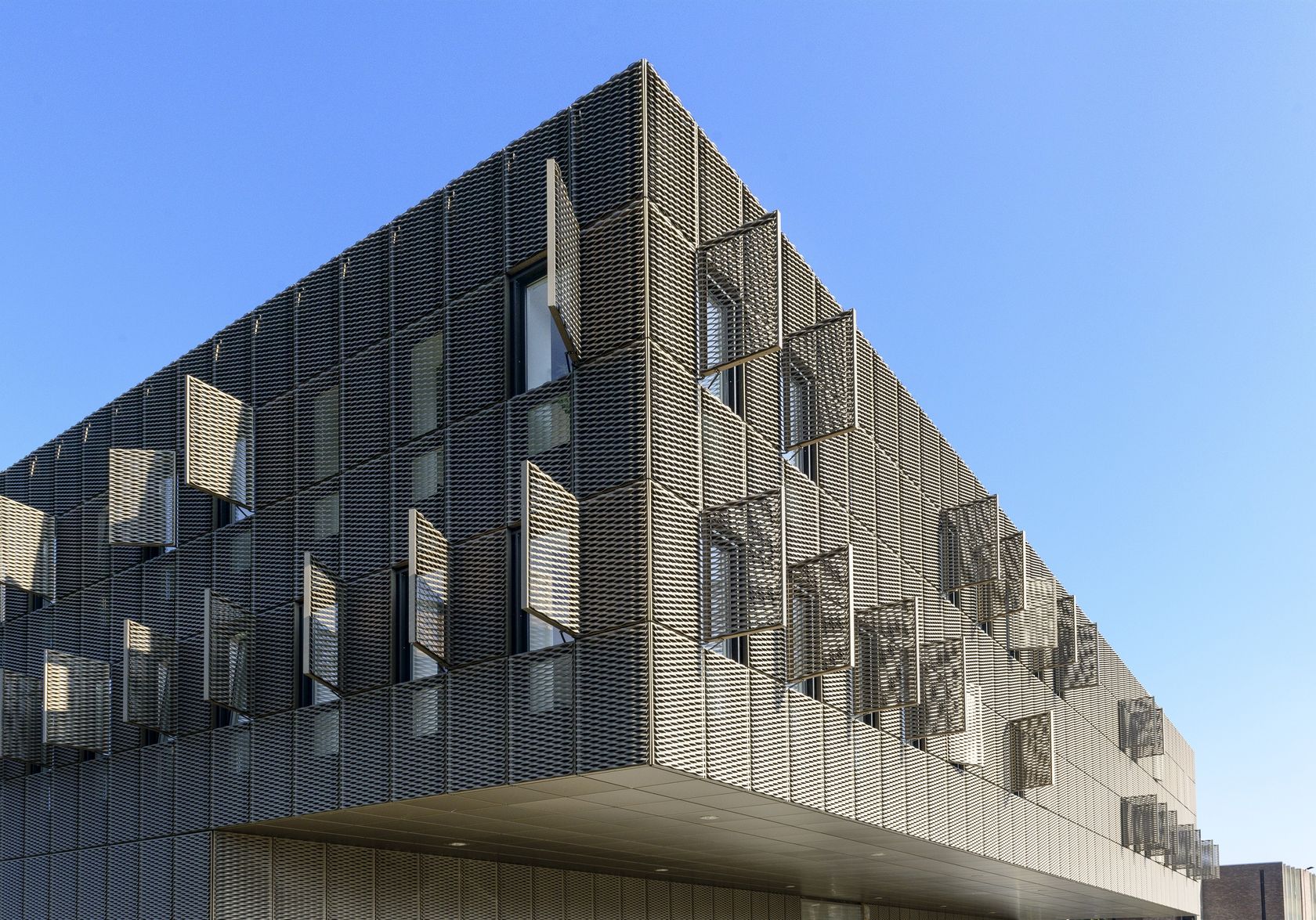 Expanded metal Stretched mesh for facade finish FAÇADE By METAL DEPLOYE