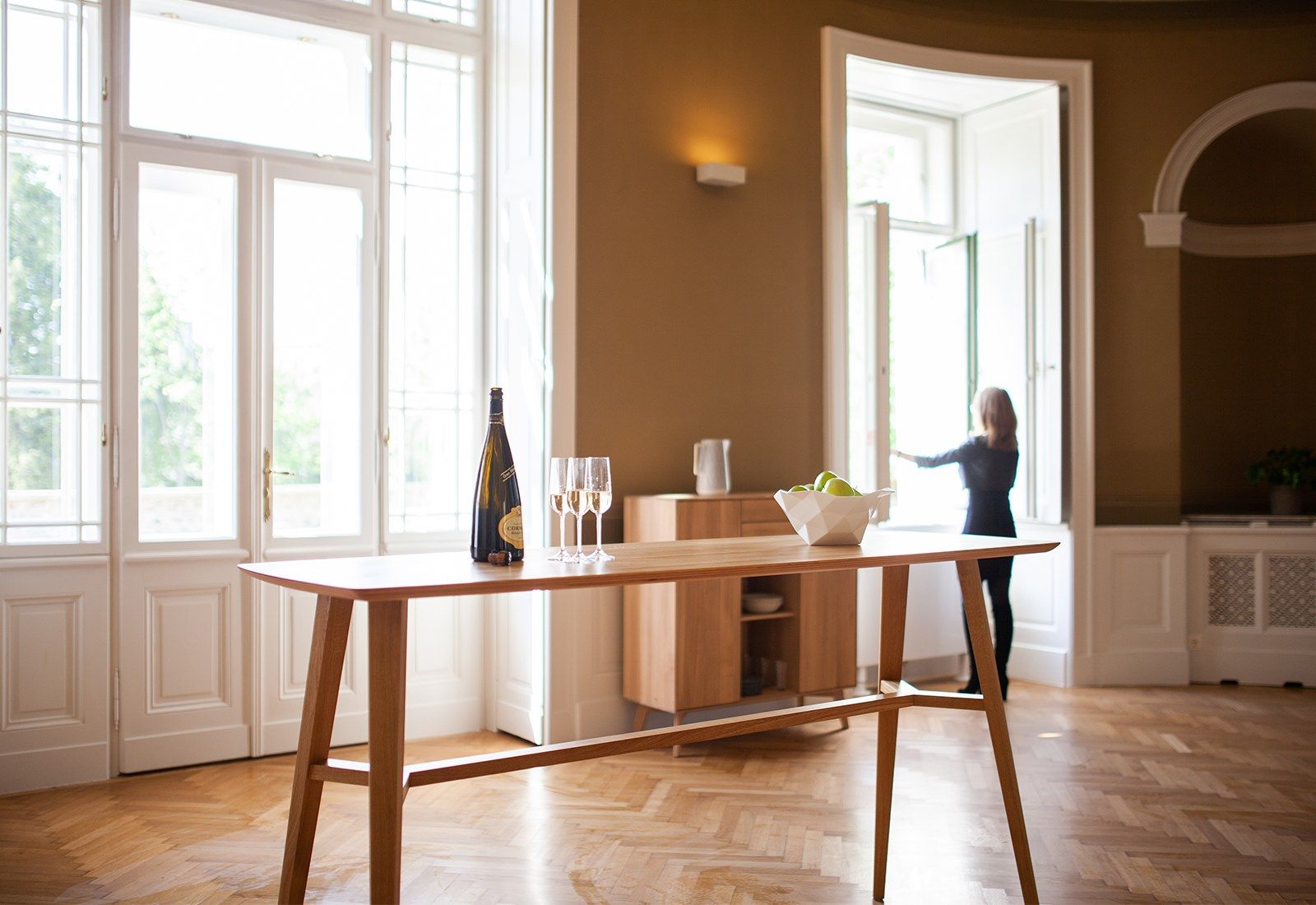 FINN | High table By sixay furniture design László Szikszai
