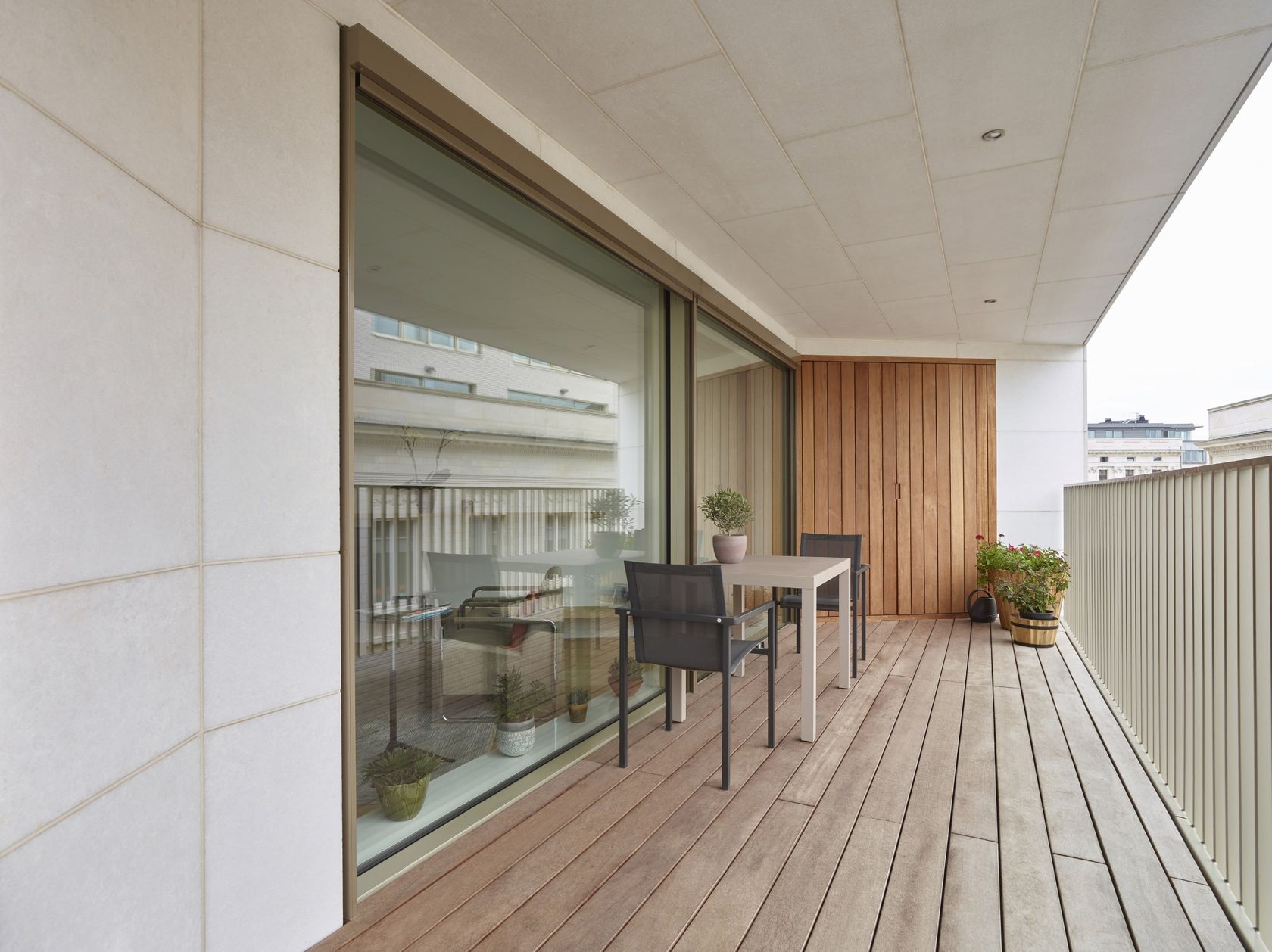 FIXSCREEN MINIMAL Motorized screen for minimalistic windows By RENSON