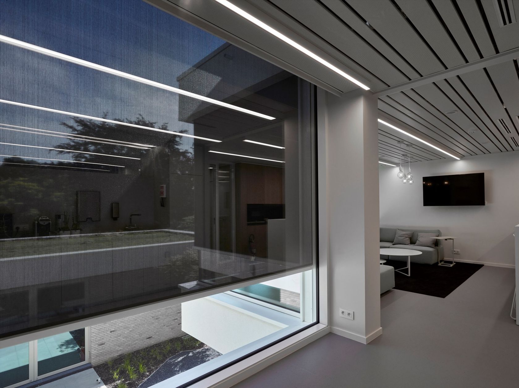 FIXSCREEN MINIMAL Motorized screen for minimalistic windows By RENSON