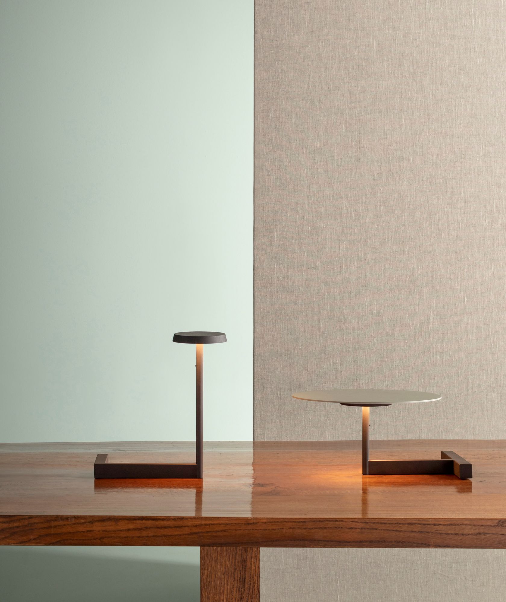 FLAT 5965 | Table lamp LED metal table lamp By Vibia | design Ichiro Iwasaki