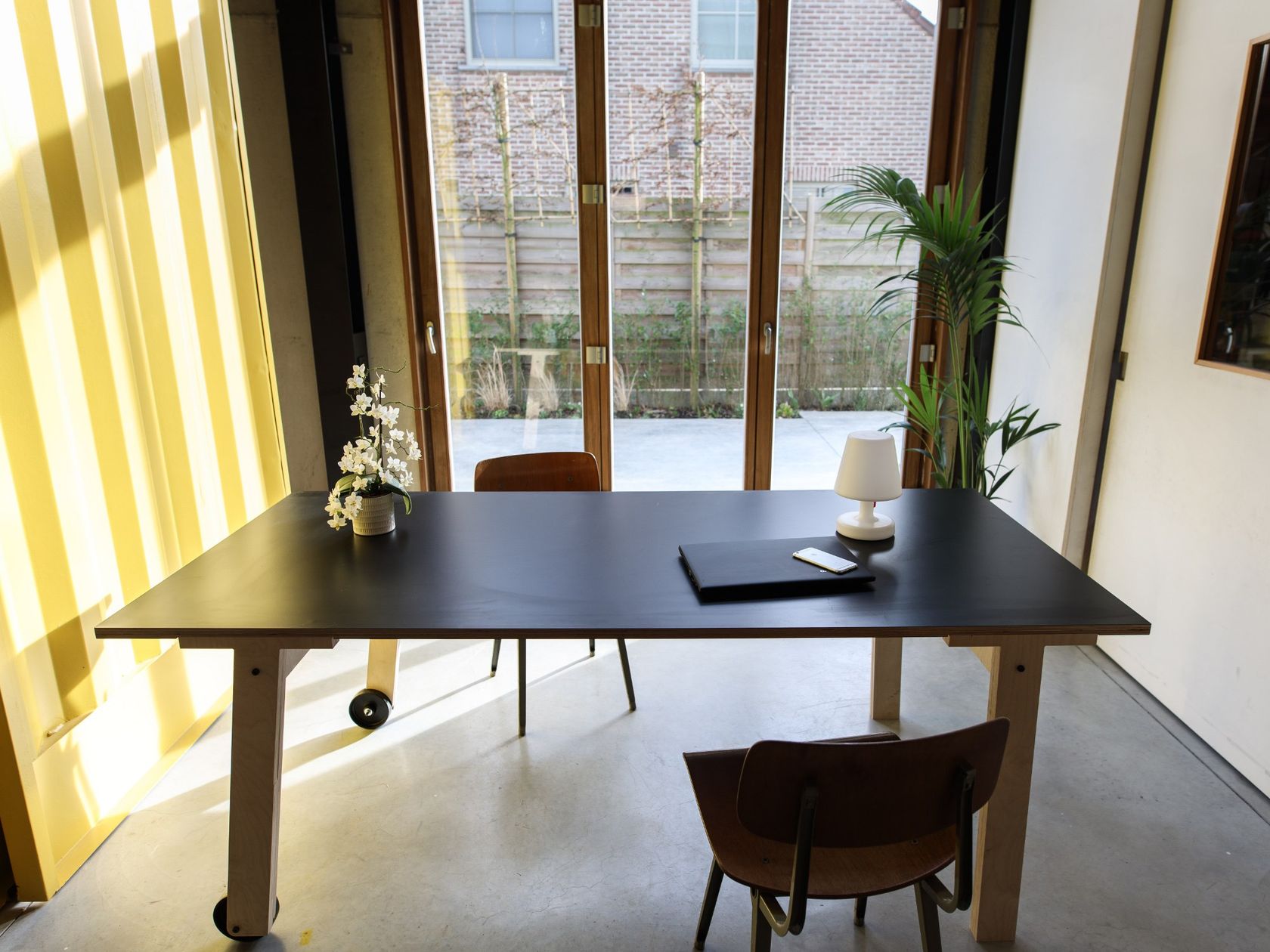 FLAT | Table with castors By rform