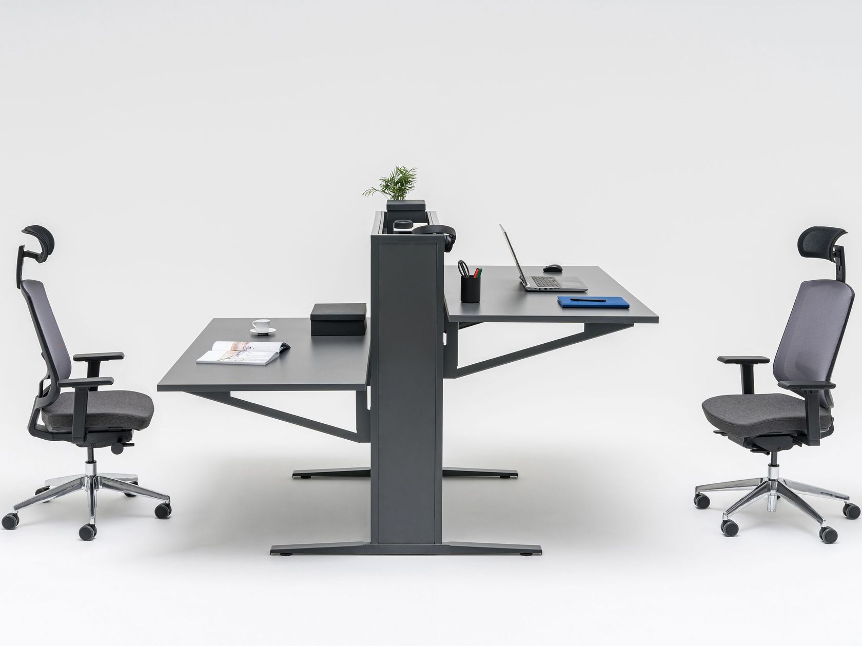 FLOW | Height-adjustable office desk By MDD