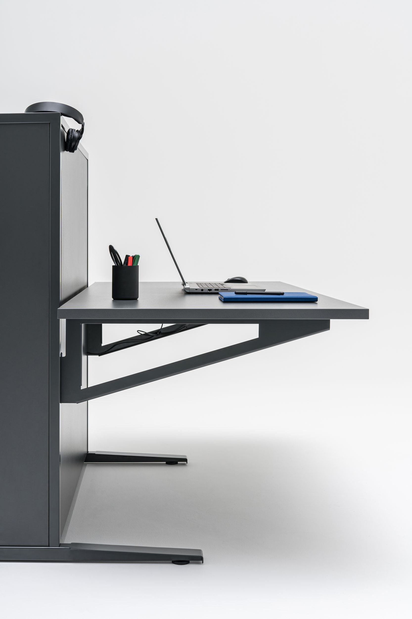 FLOW | Height-adjustable office desk By MDD
