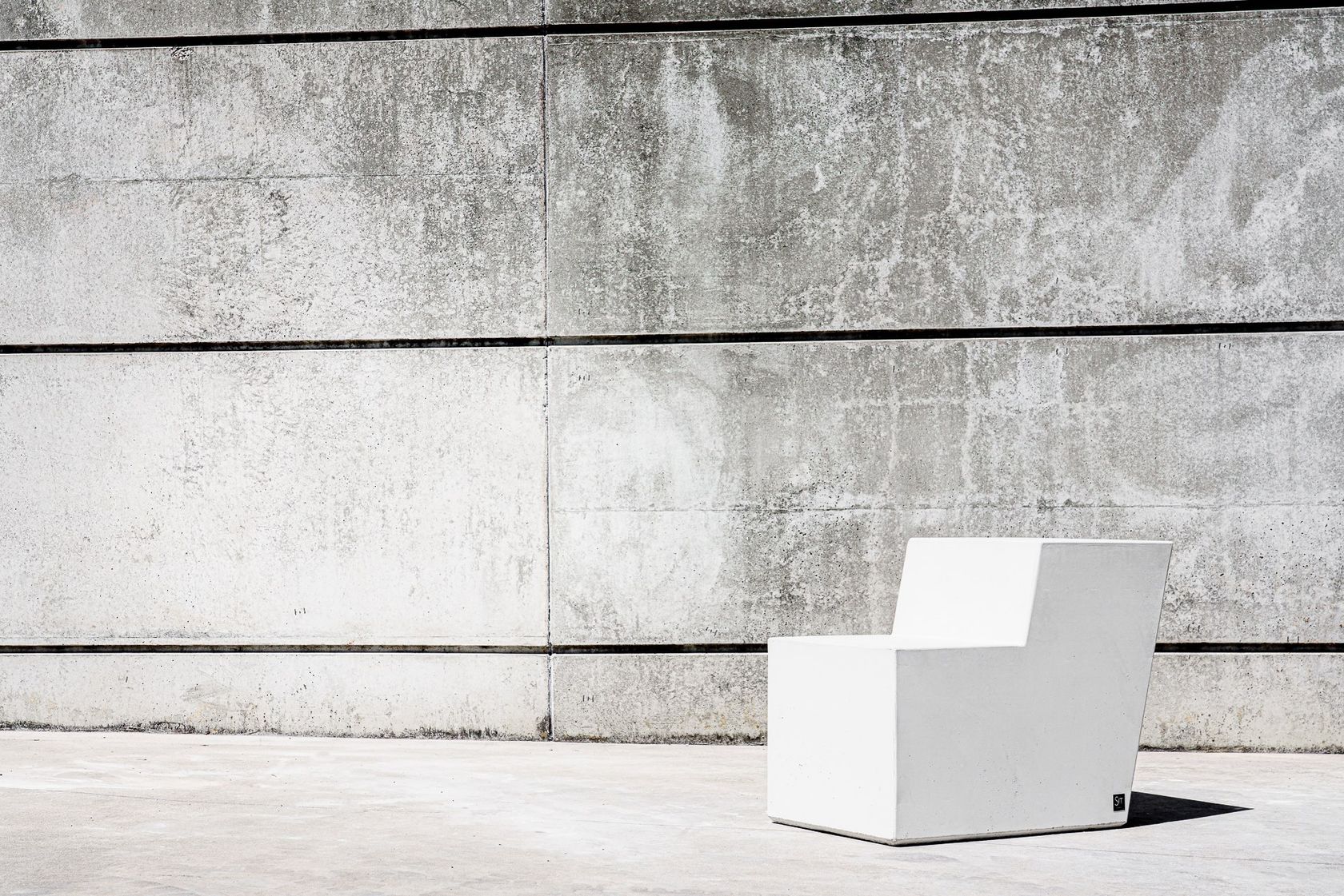 FORM Concrete outdoor chair By SIT | design Em Branco