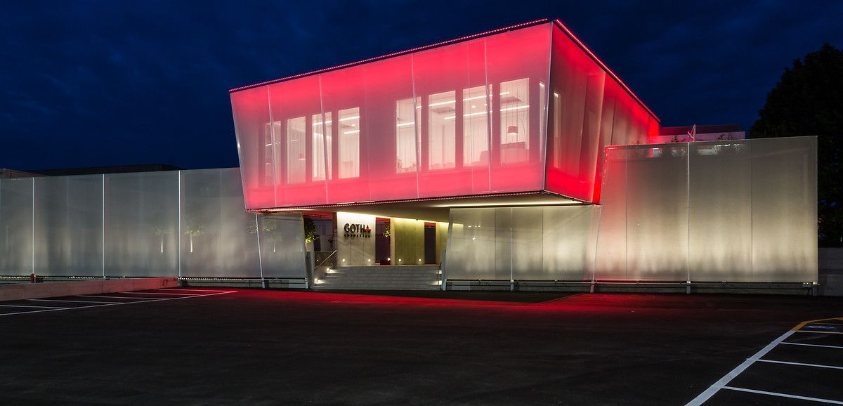 TENSEO FRONTSIDE 381 Textile facade By SERGE FERRARI