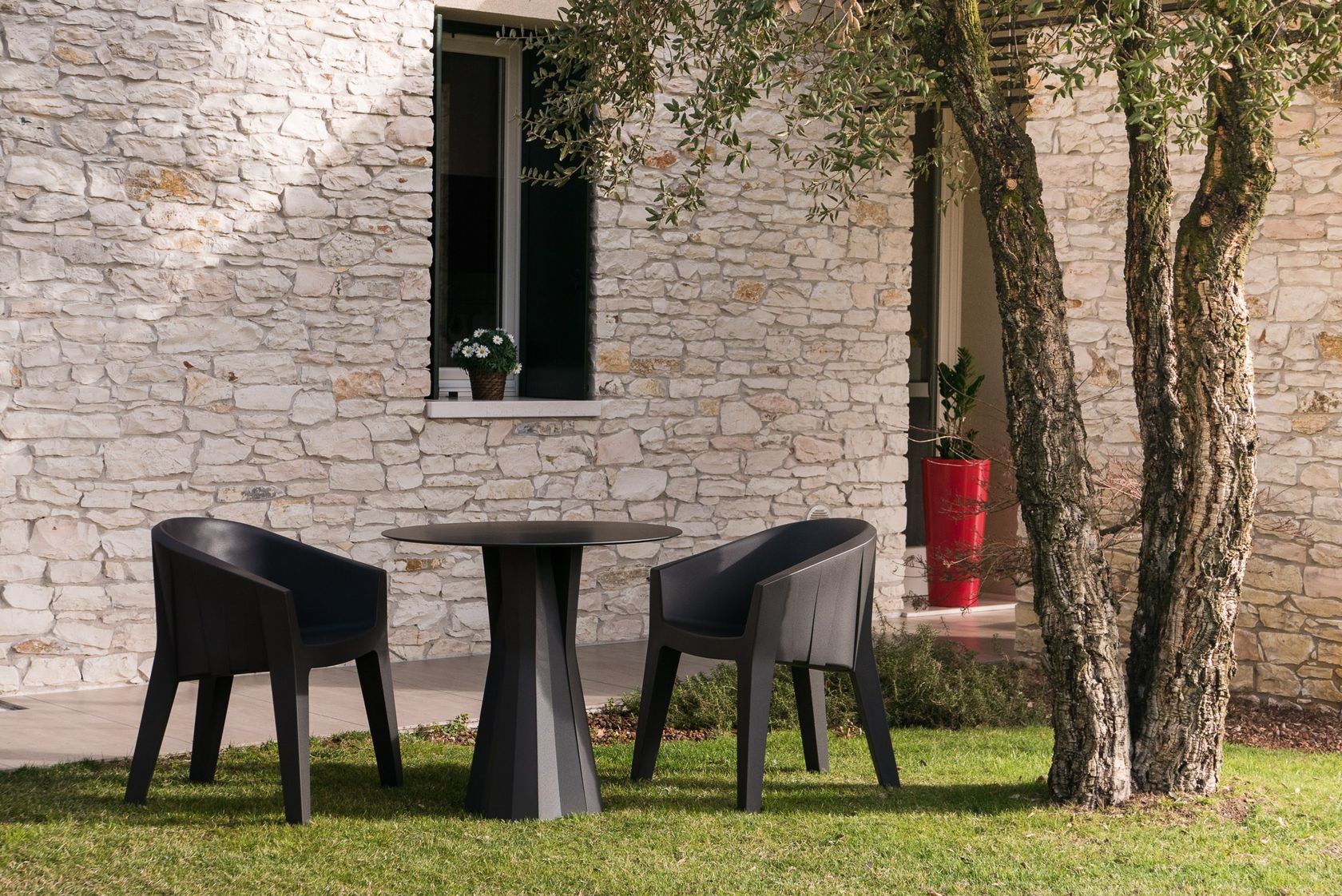 Tisch aus Polyethylen FROZEN DINING TABLE By Plust Design Matteo Ragni, Maurizio Prina