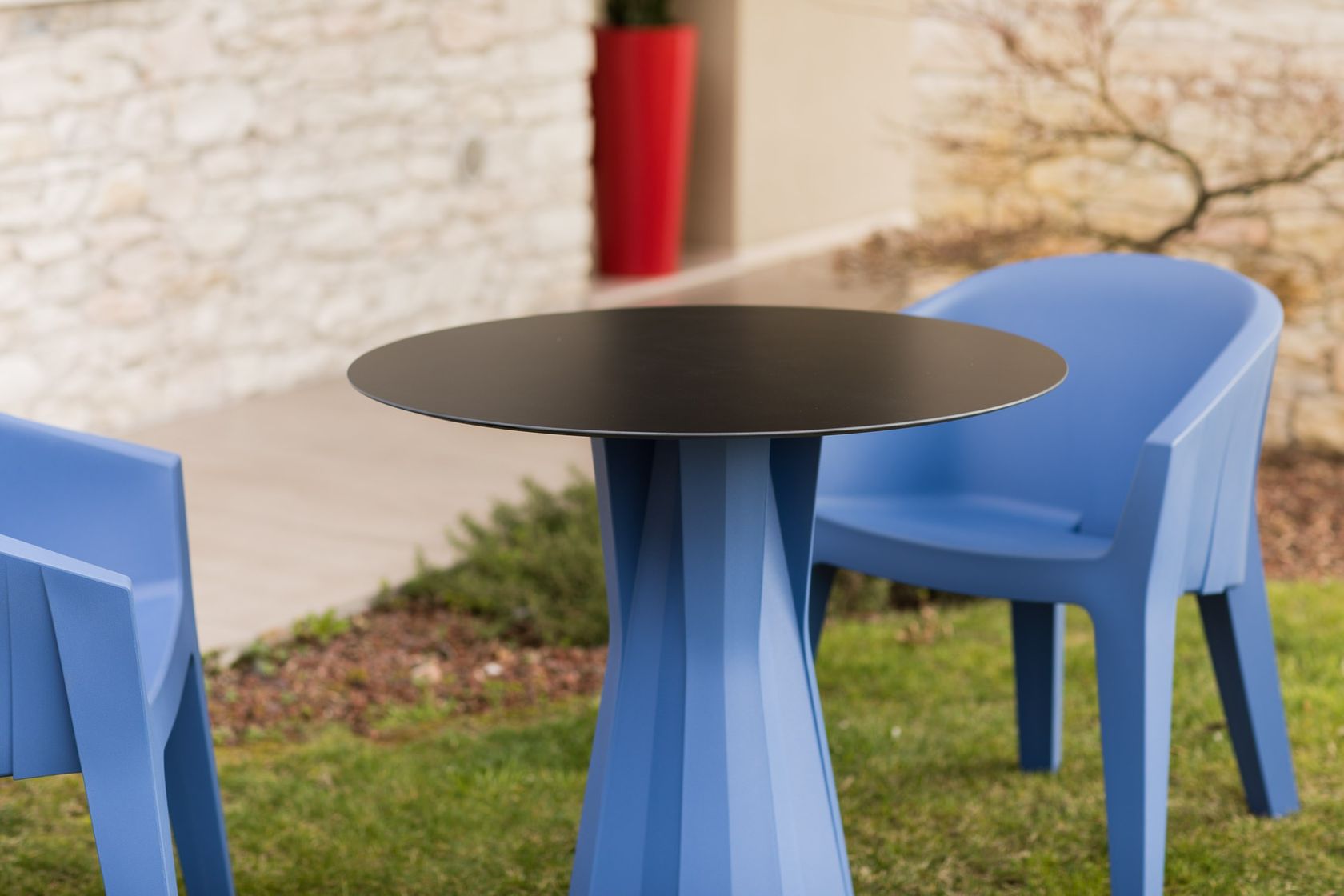Tisch aus Polyethylen FROZEN DINING TABLE By Plust Design Matteo Ragni ...